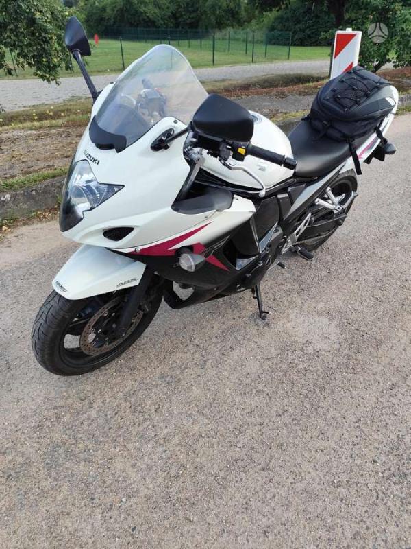 Suzuki GSX-F 2010 in Jonava, with an engine capacity of 0.66 L and mileage of 49 thousand km for 3100 €, photo 2 on AUTOMOTO.COM.LV