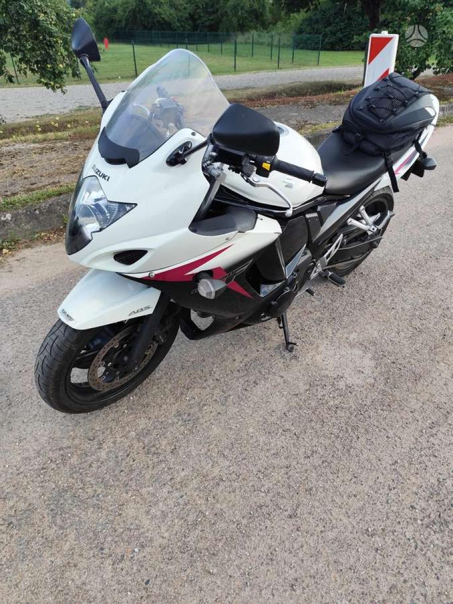 Suzuki GSX-F 2010 in Jonava, with an engine capacity of 0.66 L and mileage of 49 thousand km for 3100 €, photo 3 on AUTOMOTO.COM.LV
