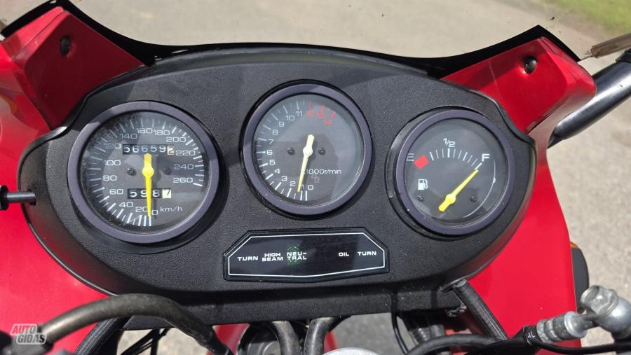 Красный Сузуки GSX-F 1993 в Паневежис, объемом двигателя 0.00 л и пробегом 0 тыс. км за 1300 €, фото 3 на AUTOMOTO.COM.LV
