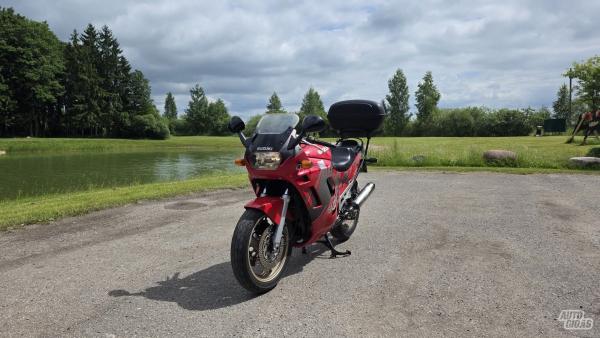 Красный Сузуки GSX-F 1993 в Паневежис, объемом двигателя 0.00 л и пробегом 0 тыс. км за 1300 €, фото 3 на AUTOMOTO.COM.LV