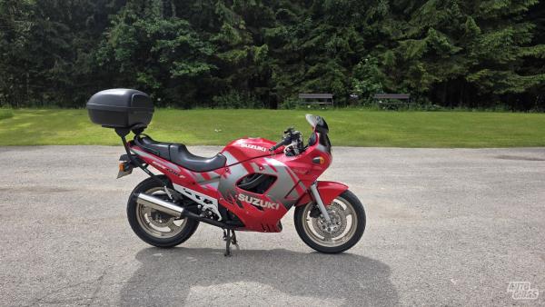 Красный Сузуки GSX-F 1993 в Паневежис, объемом двигателя 0.00 л и пробегом 0 тыс. км за 1300 €, фото 4 на AUTOMOTO.COM.LV
