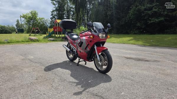 Красный Сузуки GSX-F 1993 в Паневежис, объемом двигателя 0.60 л и пробегом 0 тыс. км за 800 €, фото 1 на AUTOMOTO.COM.LV