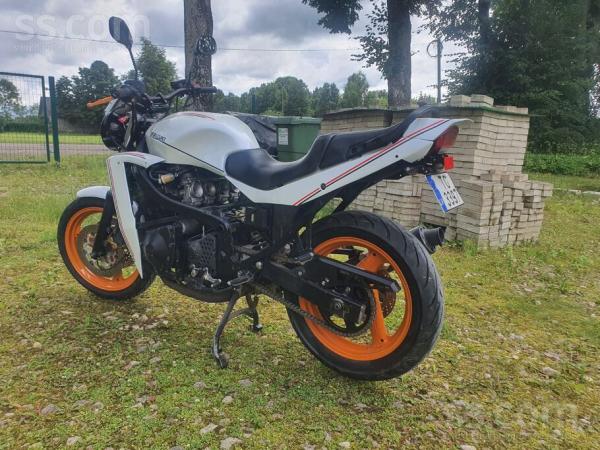 Suzuki GSX 1988 Ogre, ar dzinēja tilpumu 0.60 L un nobraukumu 0 tūkst. km par 950 €, foto 1 vietnē AUTOMOTO.COM.LV