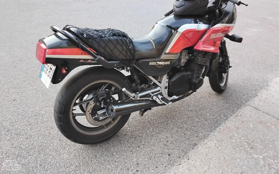 Suzuki GSX 1989 in Vilnius, with an engine capacity of 0.00 L and mileage of 0 thousand km for 800 €, photo 5 on AUTOMOTO.COM.LV