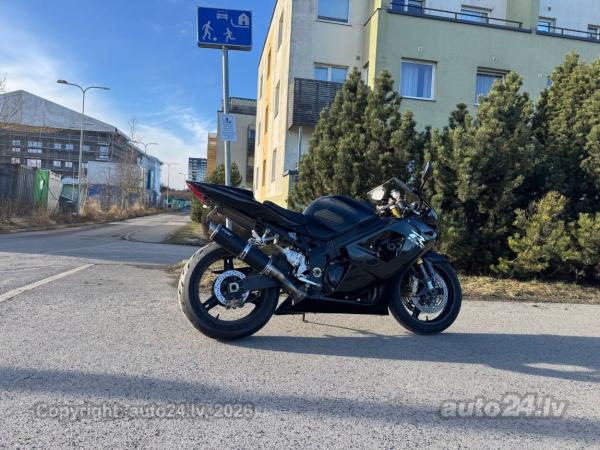 Black Suzuki GSX-R 1000 2003 in Tallinn, with an engine capacity of 1.00 L and mileage of 48 thousand km for 3800 €, photo 2 on AUTOMOTO.COM.LV
