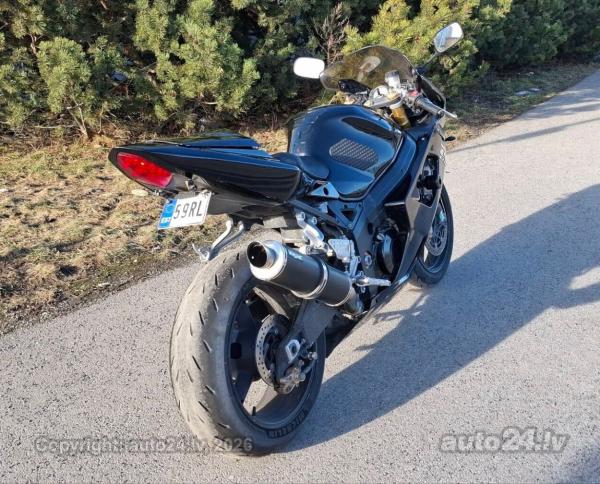 Black Suzuki GSX-R 1000 2003 in Tallinn, with an engine capacity of 1.00 L and mileage of 48 thousand km for 3800 €, photo 4 on AUTOMOTO.COM.LV