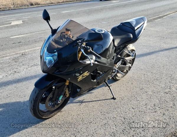 Black Suzuki GSX-R 1000 2003 in Tallinn, with an engine capacity of 1.00 L and mileage of 48 thousand km for 3800 €, photo 5 on AUTOMOTO.COM.LV