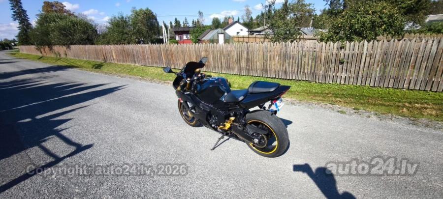 Black Suzuki GSX-R 1000 2004 in Voru, with an engine capacity of 1.00 L and mileage of 61 thousand km for 3999 €, photo 3 on AUTOMOTO.COM.LV