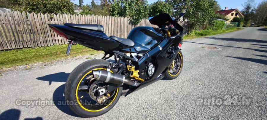 Black Suzuki GSX-R 1000 2004 in Voru, with an engine capacity of 1.00 L and mileage of 61 thousand km for 3999 €, photo 9 on AUTOMOTO.COM.LV