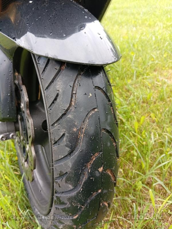 Melns Suzuki GSX-R 1000 2004 Otepē, ar dzinēja tilpumu 0.99 L un nobraukumu 95 tūkst. km par 3200 €, foto 5 vietnē AUTOMOTO.COM.LV