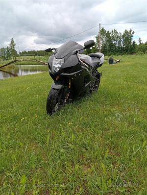 Черный Сузуки GSX-R 1000 2004 в Отепя, объемом двигателя 0.99 л и пробегом 95 тыс. км за 3200 €, фото 3 на AUTOMOTO.COM.LV