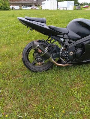 Черный Сузуки GSX-R 1000 2004 в Отепя, объемом двигателя 0.99 л и пробегом 95 тыс. км за 3200 €, фото 5 на AUTOMOTO.COM.LV
