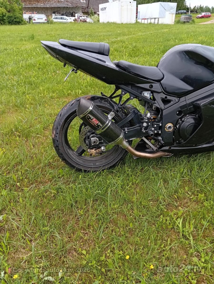 Черный Сузуки GSX-R 1000 2004 в Отепя, объемом двигателя 0.99 л и пробегом 95 тыс. км за 3200 €, фото 5 на AUTOMOTO.COM.LV