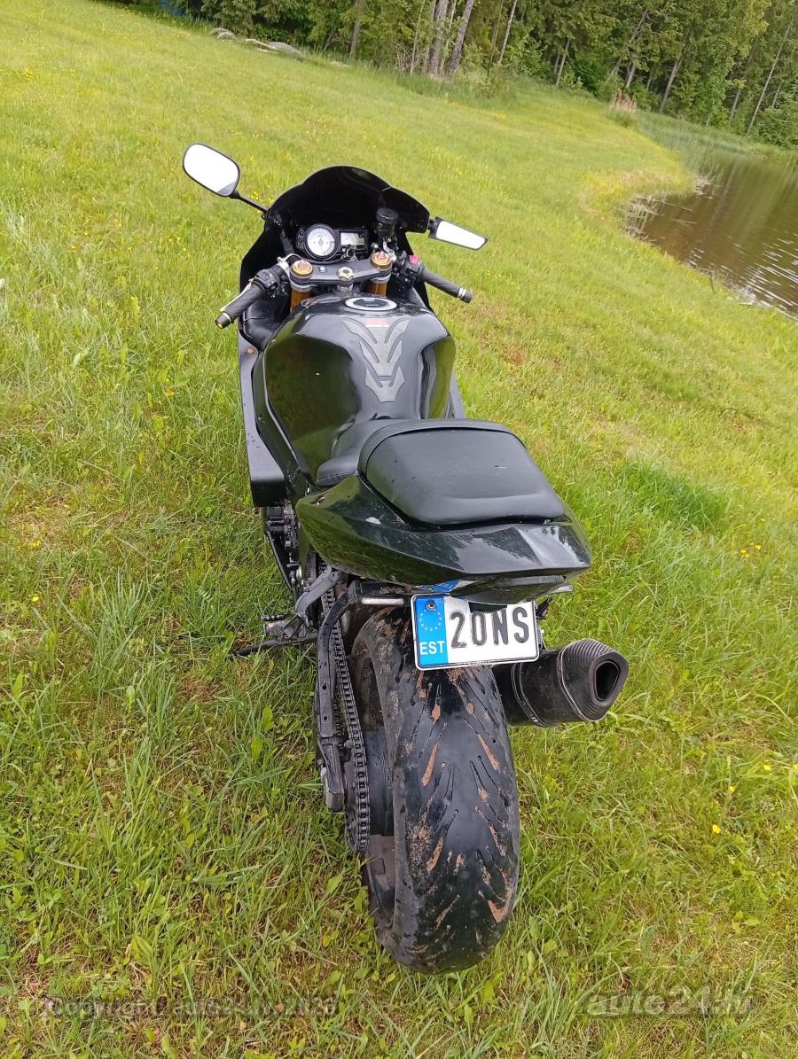 Черный Сузуки GSX-R 1000 2004 в Отепя, объемом двигателя 0.99 л и пробегом 95 тыс. км за 3200 €, фото 8 на AUTOMOTO.COM.LV