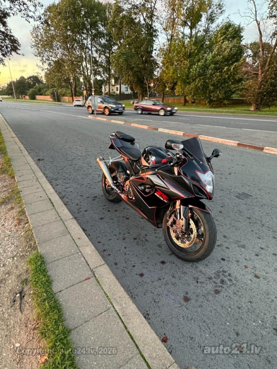 Black Suzuki GSX-R 1000 2005 in Tartu, with an engine capacity of 1.00 L and mileage of 41 thousand km for 5500 €, photo 2 on AUTOMOTO.COM.LV