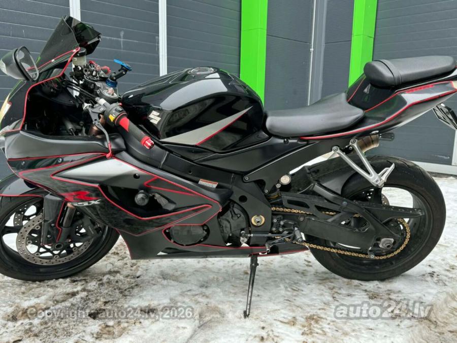 Black Suzuki GSX-R 1000 2005 in Tartu, with an engine capacity of 1.00 L and mileage of 41 thousand km for 5500 €, photo 6 on AUTOMOTO.COM.LV