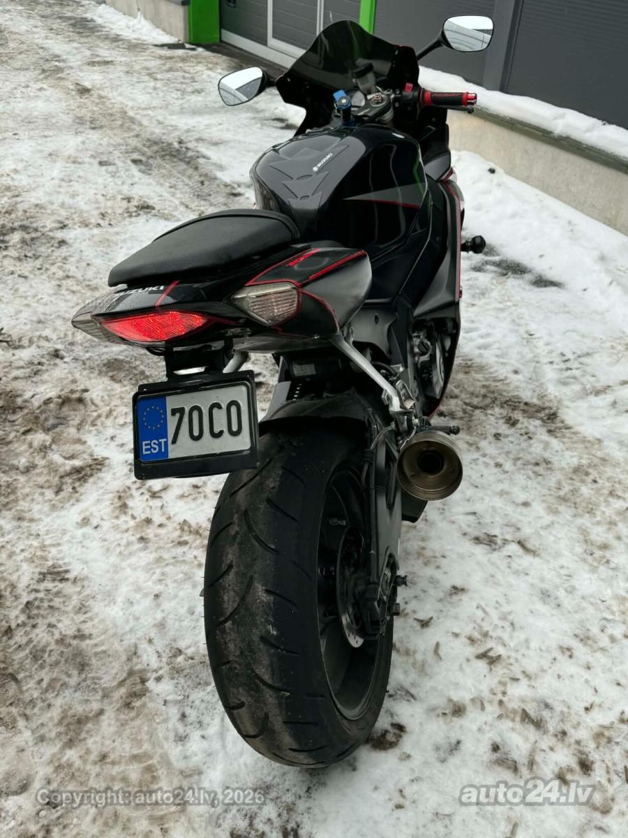 Black Suzuki GSX-R 1000 2005 in Tartu, with an engine capacity of 1.00 L and mileage of 41 thousand km for 5500 €, photo 7 on AUTOMOTO.COM.LV