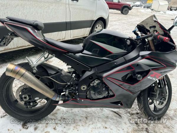 Черный Сузуки GSX-R 1000 2005 в Тарту, объемом двигателя 1.00 л и пробегом 41 тыс. км за 5500 €, фото 8 на AUTOMOTO.COM.LV