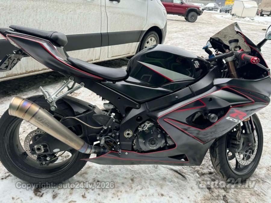 Black Suzuki GSX-R 1000 2005 in Tartu, with an engine capacity of 1.00 L and mileage of 41 thousand km for 5500 €, photo 8 on AUTOMOTO.COM.LV