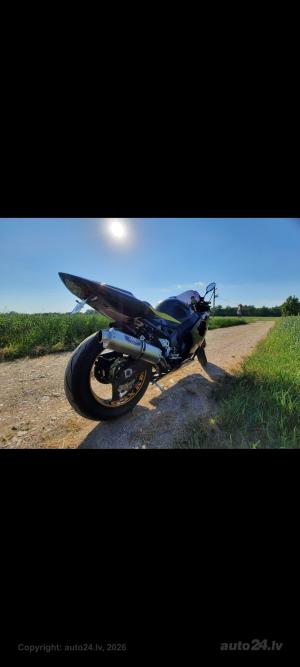 Black Suzuki GSX-R 1000 2005 in Tallinn, with an engine capacity of 0.99 L and mileage of 56 thousand km for 4500 €, photo  on AUTOMOTO.COM.LV