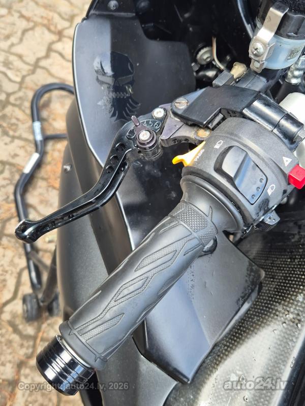 Black Suzuki GSX-R 1000 2007 in Tallinn, with an engine capacity of 1.00 L and mileage of 56 thousand km for 5500 €, photo 7 on AUTOMOTO.COM.LV
