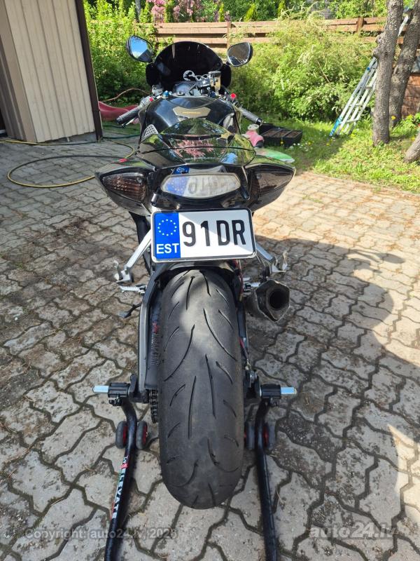 Black Suzuki GSX-R 1000 2007 in Tallinn, with an engine capacity of 1.00 L and mileage of 56 thousand km for 5500 €, photo 9 on AUTOMOTO.COM.LV