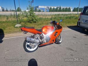 Pelēks Suzuki GSX-R 1000 2002 Tallina, ar dzinēja tilpumu 0.99 L un nobraukumu 55 tūkst. km par 2600 €, foto 3 vietnē AUTOMOTO.COM.LV