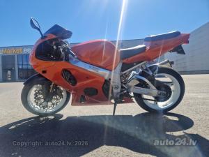 Pelēks Suzuki GSX-R 1000 2002 Tallina, ar dzinēja tilpumu 0.99 L un nobraukumu 55 tūkst. km par 2600 €, foto 6 vietnē AUTOMOTO.COM.LV