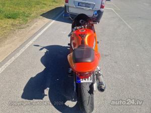 Pelēks Suzuki GSX-R 1000 2002 Tallina, ar dzinēja tilpumu 0.99 L un nobraukumu 55 tūkst. km par 2600 €, foto 8 vietnē AUTOMOTO.COM.LV