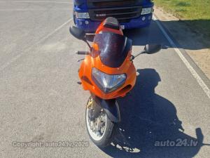 Pelēks Suzuki GSX-R 1000 2002 Tallina, ar dzinēja tilpumu 0.99 L un nobraukumu 55 tūkst. km par 2600 €, foto 9 vietnē AUTOMOTO.COM.LV