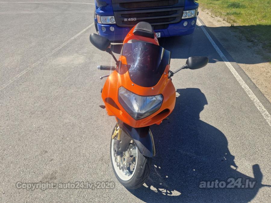 Pelēks Suzuki GSX-R 1000 2002 Tallina, ar dzinēja tilpumu 0.99 L un nobraukumu 55 tūkst. km par 2600 €, foto 9 vietnē AUTOMOTO.COM.LV