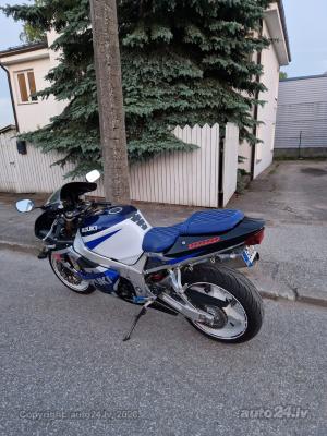 Suzuki GSX-R 1000 2001 Tartu, ar dzinēja tilpumu 0.99 L un nobraukumu 35 tūkst. km par 1700 €, foto 4 vietnē AUTOMOTO.COM.LV
