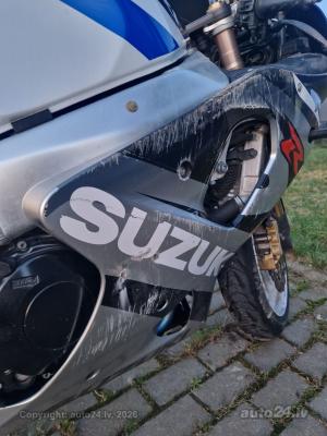 Suzuki GSX-R 1000 2001 Tartu, ar dzinēja tilpumu 0.99 L un nobraukumu 35 tūkst. km par 1700 €, foto 8 vietnē AUTOMOTO.COM.LV