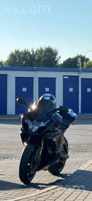 Suzuki GSX-R 1000 2009 in Riga, with an engine capacity of 1.00 L and mileage of 0 thousand km for 6250 €, photo 3 on AUTOMOTO.COM.LV