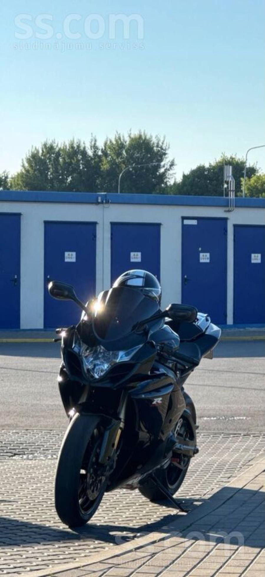 Suzuki GSX-R 1000 2009 in Riga, with an engine capacity of 1.00 L and mileage of 0 thousand km for 6250 €, photo 3 on AUTOMOTO.COM.LV