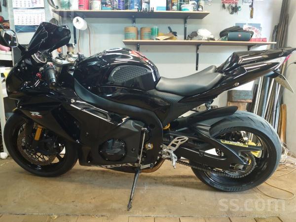 Suzuki GSX-R 1000 2009 in Riga, with an engine capacity of 1.00 L and mileage of 0 thousand km for 6250 €, photo 3 on AUTOMOTO.COM.LV