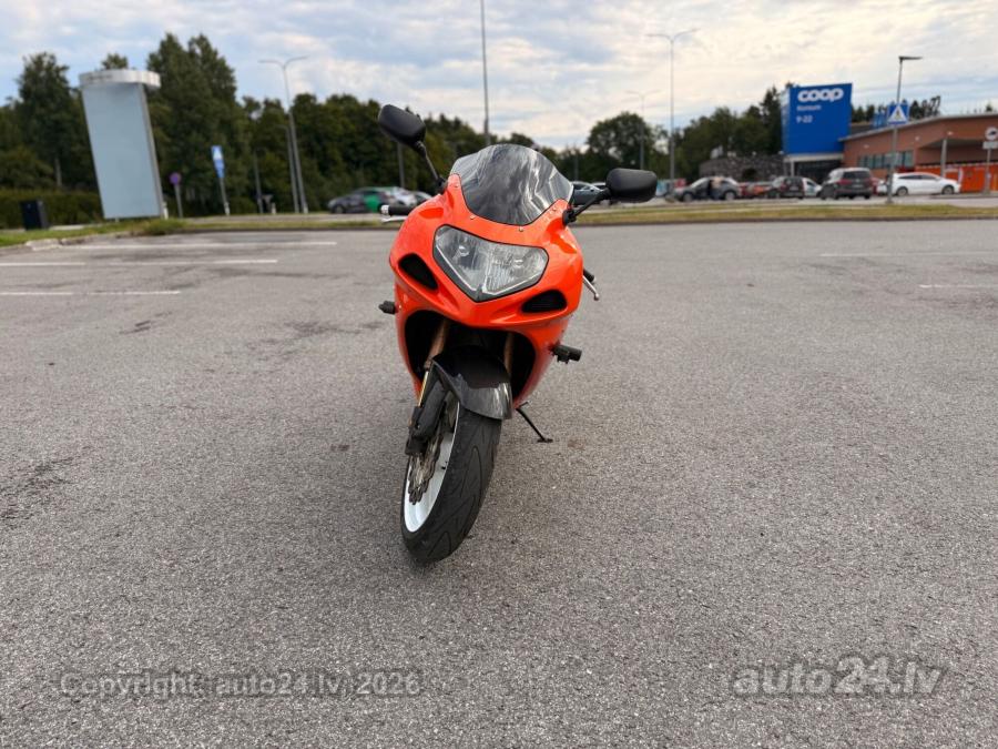 Orange Suzuki GSX-R 1000 2002 in Tallinn, with an engine capacity of 0.00 L and mileage of 0 thousand km for 2100 €, photo 8 on AUTOMOTO.COM.LV
