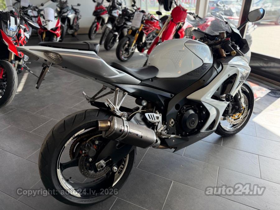Белый Сузуки GSX-R 1000 2008 в Таллин, объемом двигателя 1.00 л и пробегом 63 тыс. км за 5490 €, фото 4 на AUTOMOTO.COM.LV