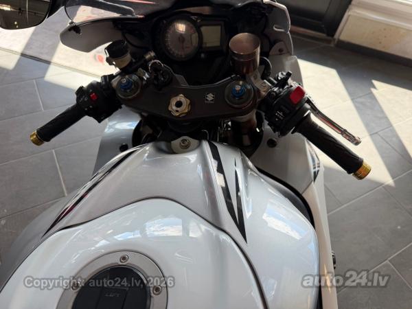 Balts Suzuki GSX-R 1000 2008 Tallina, ar dzinēja tilpumu 1.00 L un nobraukumu 63 tūkst. km par 5490 €, foto 8 vietnē AUTOMOTO.COM.LV