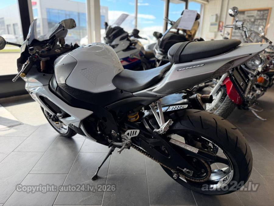 Белый Сузуки GSX-R 1000 2008 в Таллин, объемом двигателя 1.00 л и пробегом 63 тыс. км за 5490 €, фото 16 на AUTOMOTO.COM.LV