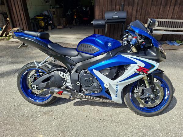 Black Suzuki GSX-R 600 2006 in Tallinn, with an engine capacity of 0.60 L and mileage of 45 thousand km for 5500 €, photo 2 on AUTOMOTO.COM.LV