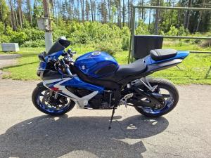 Melns Suzuki GSX-R 600 2006 Tallina, ar dzinēja tilpumu 0.60 L un nobraukumu 45 tūkst. km par 5500 €, foto 6 vietnē AUTOMOTO.COM.LV