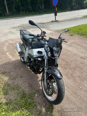Черный Сузуки GSX-R 600 2000 в Таллин, объемом двигателя 0.60 л и пробегом 80 тыс. км за 1400 €, фото  на AUTOMOTO.COM.LV