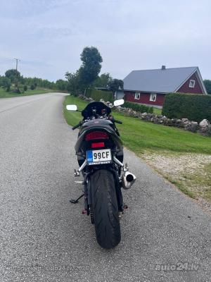 Black Suzuki GSX-R 600 2004 in Tallinn, with an engine capacity of 0.60 L and mileage of 47 thousand km for 3500 €, photo 5 on AUTOMOTO.COM.LV