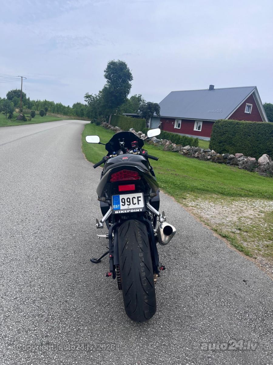 Black Suzuki GSX-R 600 2004 in Tallinn, with an engine capacity of 0.60 L and mileage of 47 thousand km for 3500 €, photo 5 on AUTOMOTO.COM.LV