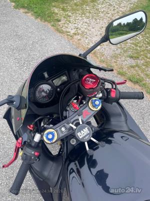 Black Suzuki GSX-R 600 2004 in Tallinn, with an engine capacity of 0.60 L and mileage of 47 thousand km for 3500 €, photo 6 on AUTOMOTO.COM.LV