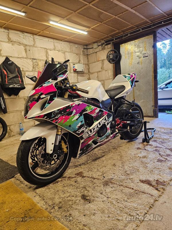 Black Suzuki GSX-R 600 2005 in Elva, with an engine capacity of 0.60 L and mileage of 71 thousand km for 2300 €, photo 1 on AUTOMOTO.COM.LV