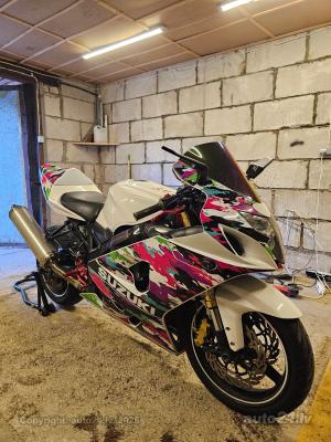 Black Suzuki GSX-R 600 2005 in Elva, with an engine capacity of 0.60 L and mileage of 71 thousand km for 2300 €, photo 3 on AUTOMOTO.COM.LV