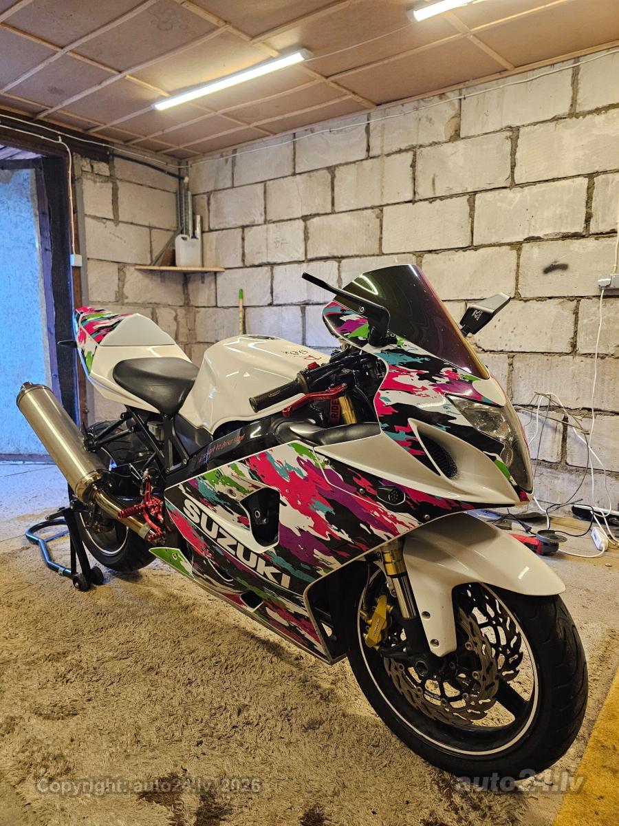 Black Suzuki GSX-R 600 2005 in Elva, with an engine capacity of 0.60 L and mileage of 71 thousand km for 2300 €, photo 3 on AUTOMOTO.COM.LV