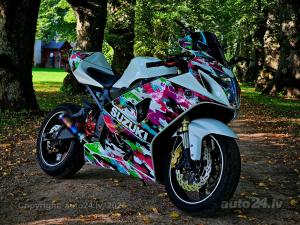 Black Suzuki GSX-R 600 2005 in Elva, with an engine capacity of 0.60 L and mileage of 71 thousand km for 2300 €, photo 8 on AUTOMOTO.COM.LV